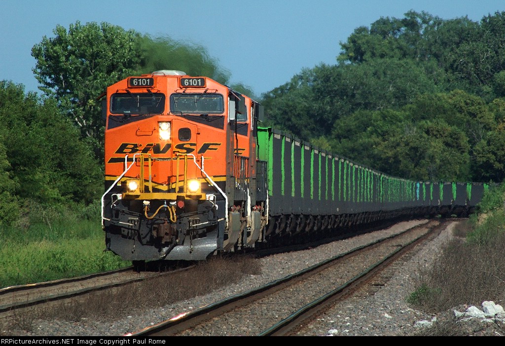 BNSF 6101 and sister EVO lead a westbound empty ESCX hopper train